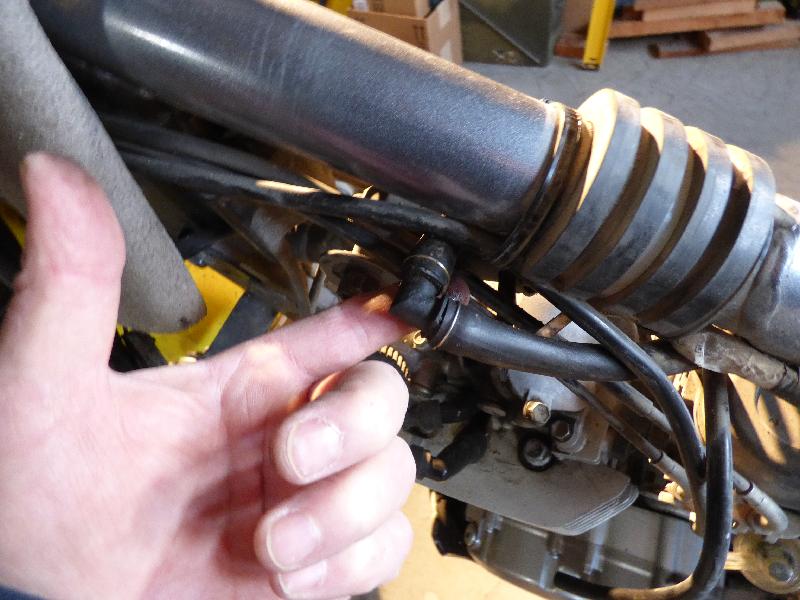 identify pipe/tank next to my carburettor? advice please? - www ...